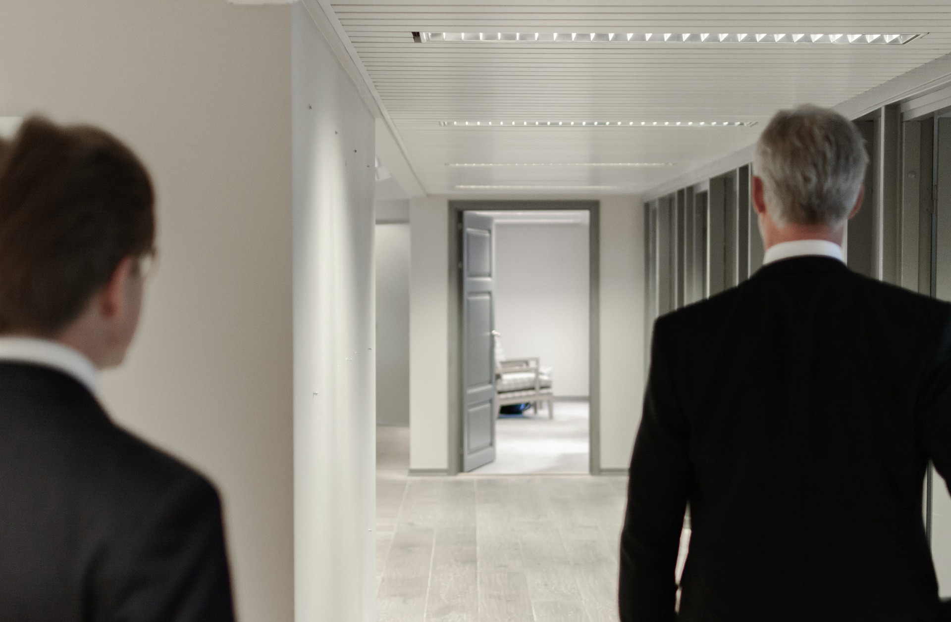 Job Relocation Package: What Should An Employer Include?